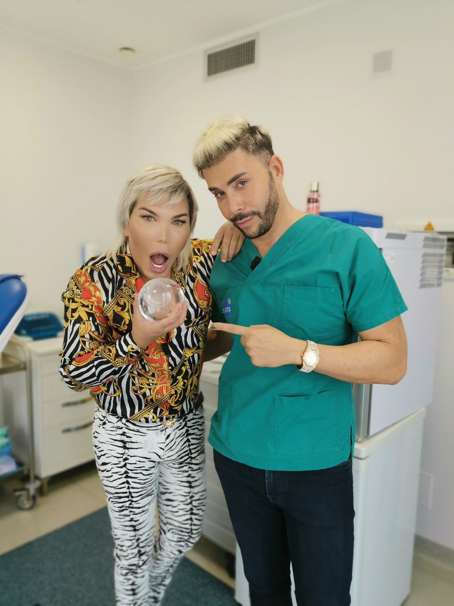 Živá Barbie prchá z Londýna: Transgender Jessica Alves opustila ...