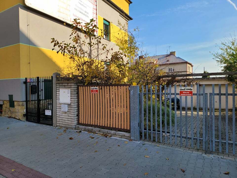 Dům, kde bydlí Anička Dajdou ze SuperStar, střeží kamera. O někdejší ...