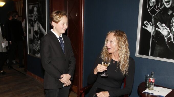 Dominika Gottová stále věří, že Hugo Kovács je nemanželský syn Karla Gotta a její bratr. Mladý ...